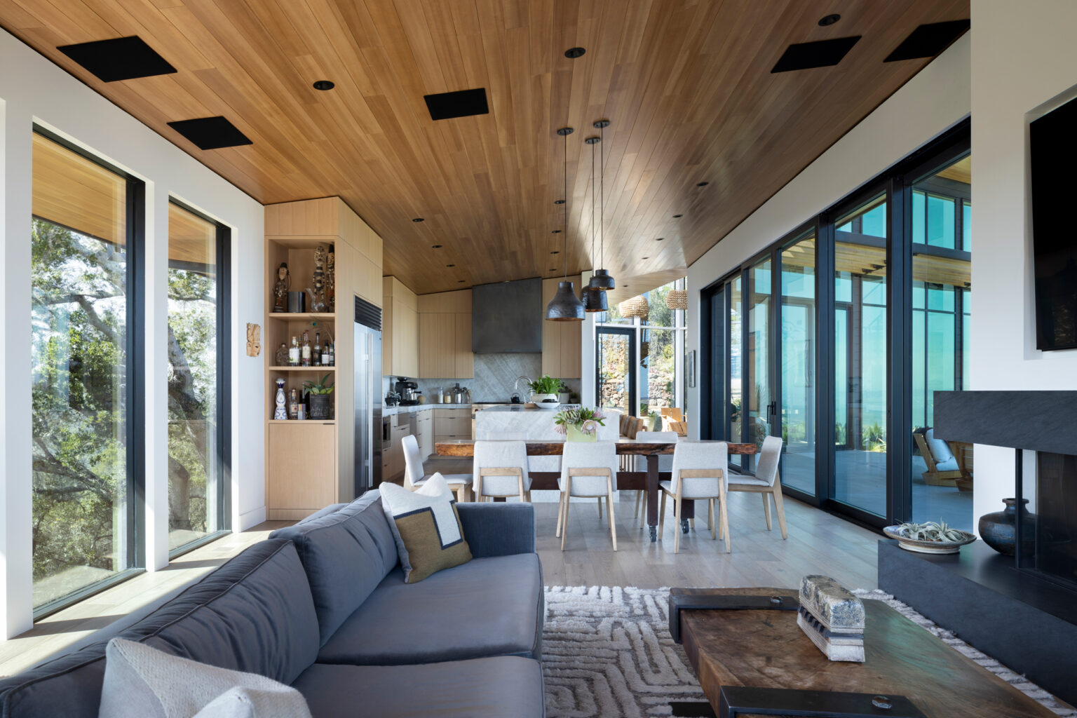 Hilltop Home - Loewen Windows